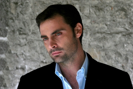 Alessandro Mario, bello e impossibile a Marina di Ragusa