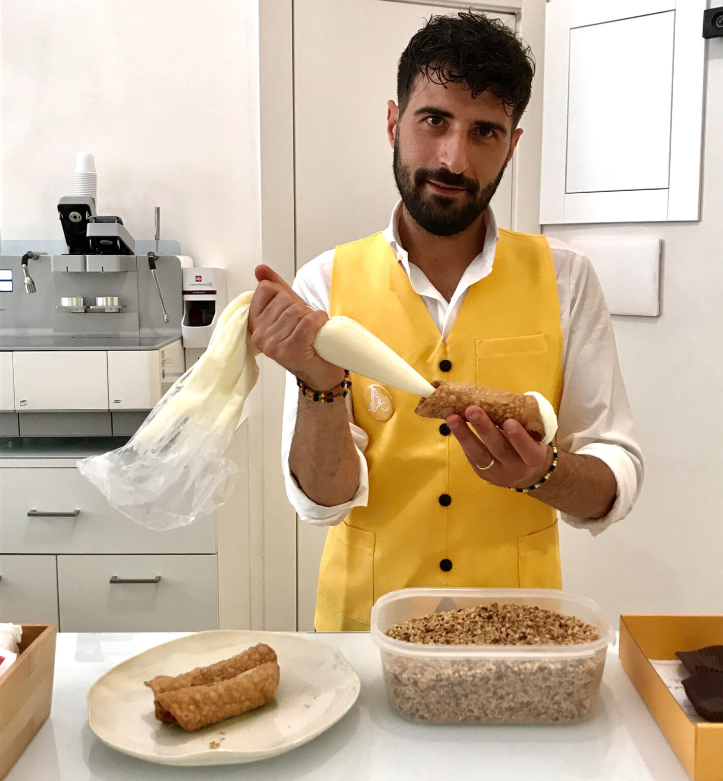 Nasce Cannolia, a Scicli la cialda viene fritta all’istante