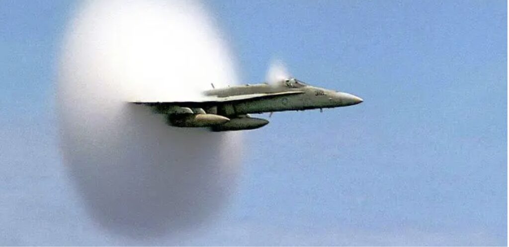 Aereo supera barriera suono: forte boato a Venezia